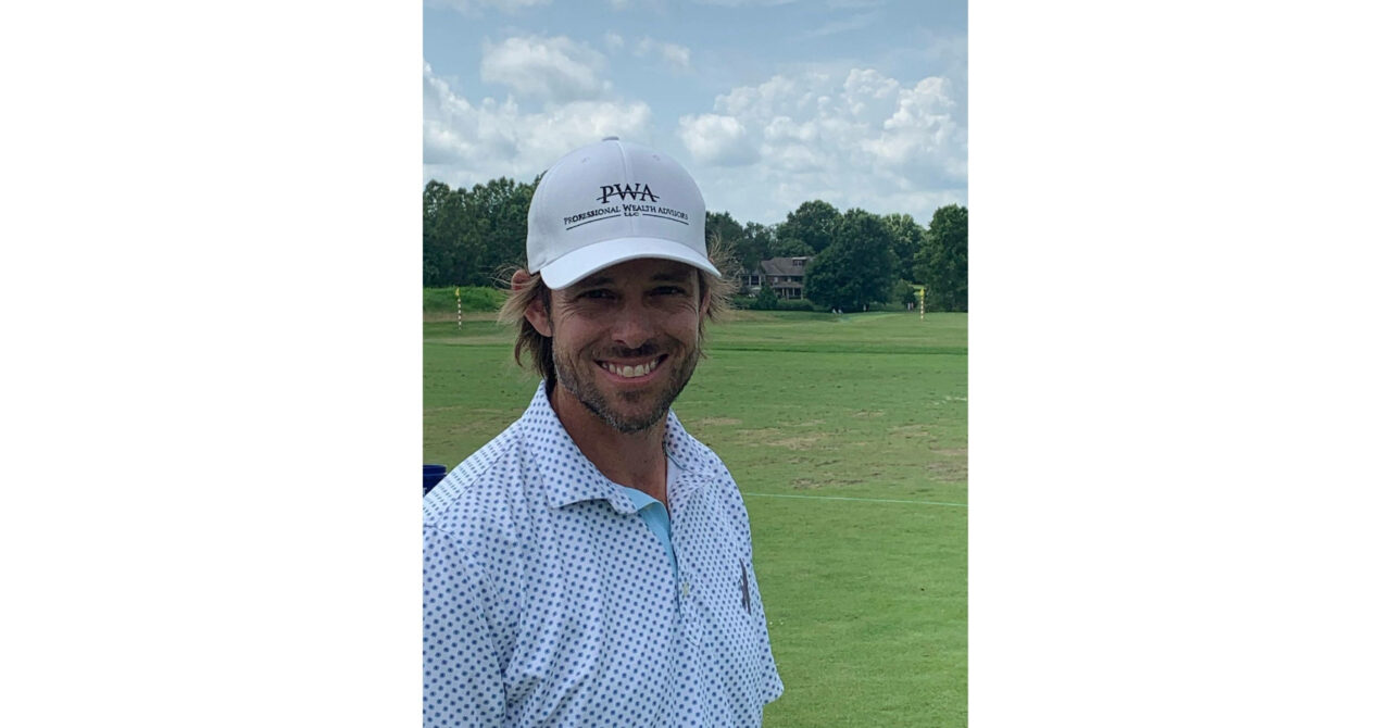 Aaron Baddeley Smiling on Sunny Golf Course Wallpaper | Background FREE ...