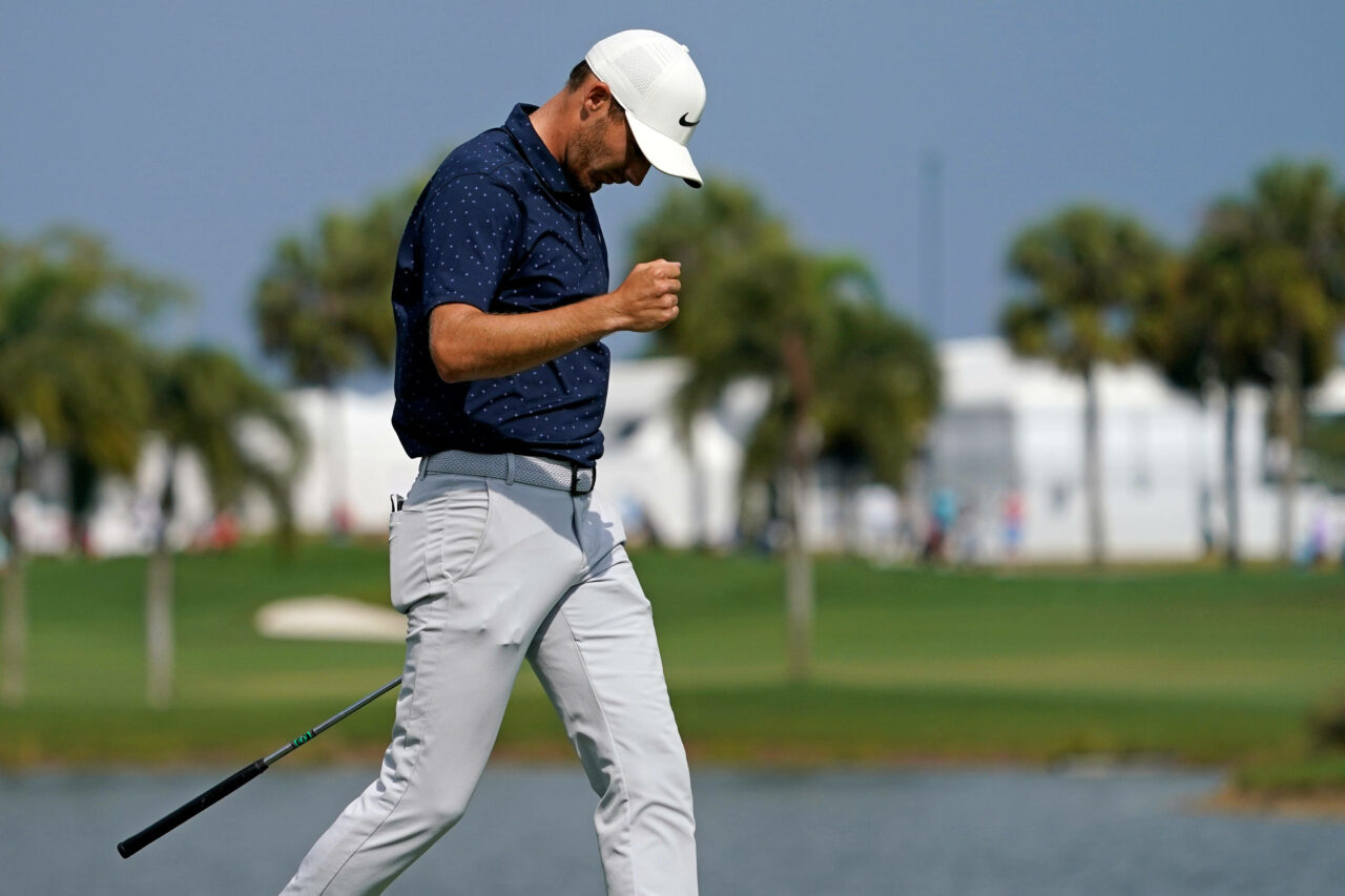 Aaron Wise Celebrates Victory on Golf Course Palm Trees Wallpaper ...