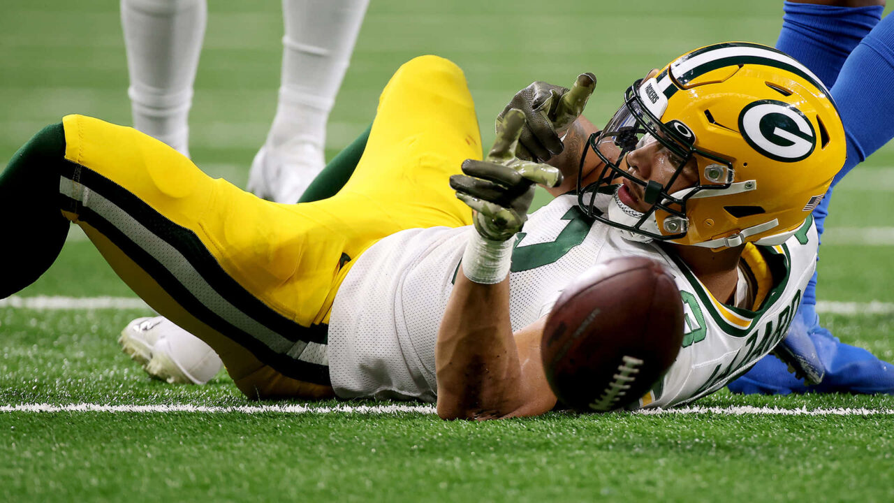 Allen Lazard Packers Catch Attempt Intense Football Wallpaper ...