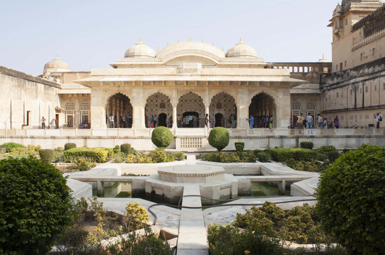 Amer Fort Garden Mughal Architecture Regal Ambiance Wallpaper ...