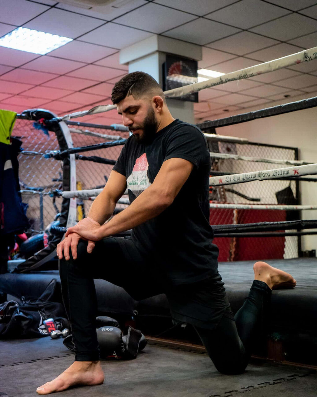 Amir Albazi Gym Leg Stretch Training Preparation Wallpaper | Background ...
