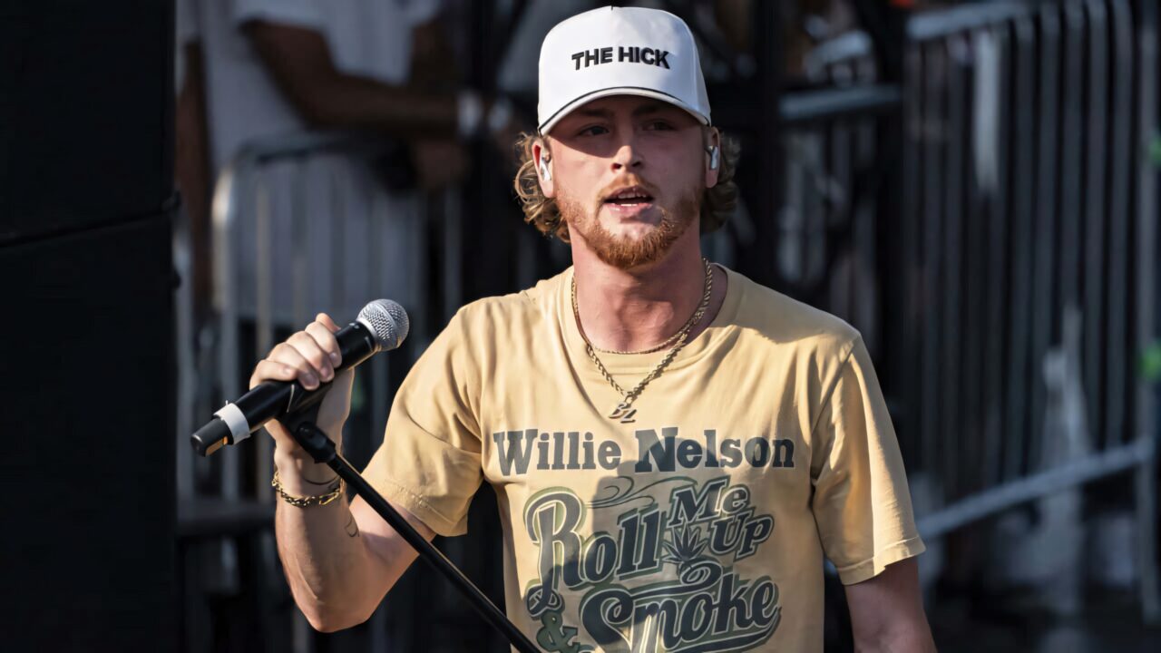 Bailey Zimmerman Country Singer Live Performance Wallpaper | Background ...