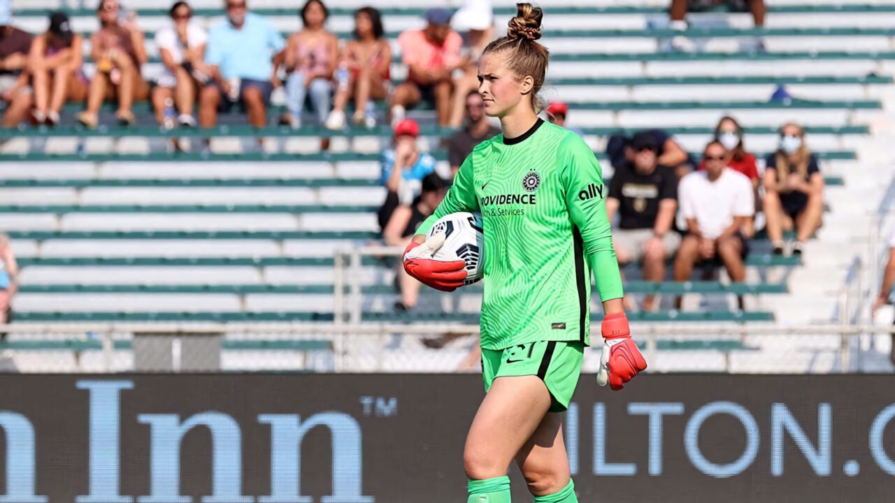 Bella Bixby Green Goalkeeper Kit Soccer Match Wallpaper | Background ...