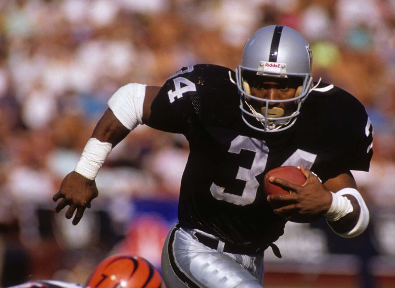Bo Jackson Raiders Action Football Touchdown Wallpaper | Background ...