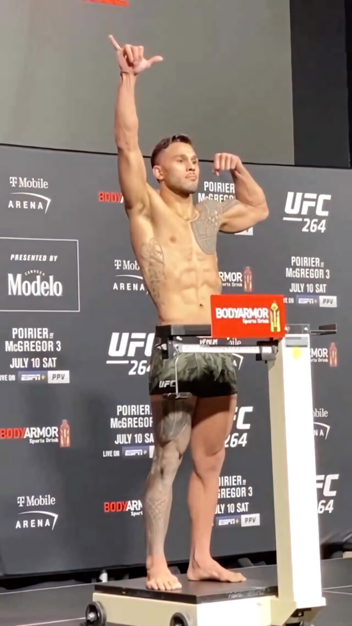 Brad Tavares UFC 264 Muscular Weigh-In Pose Wallpaper | Background FREE ...