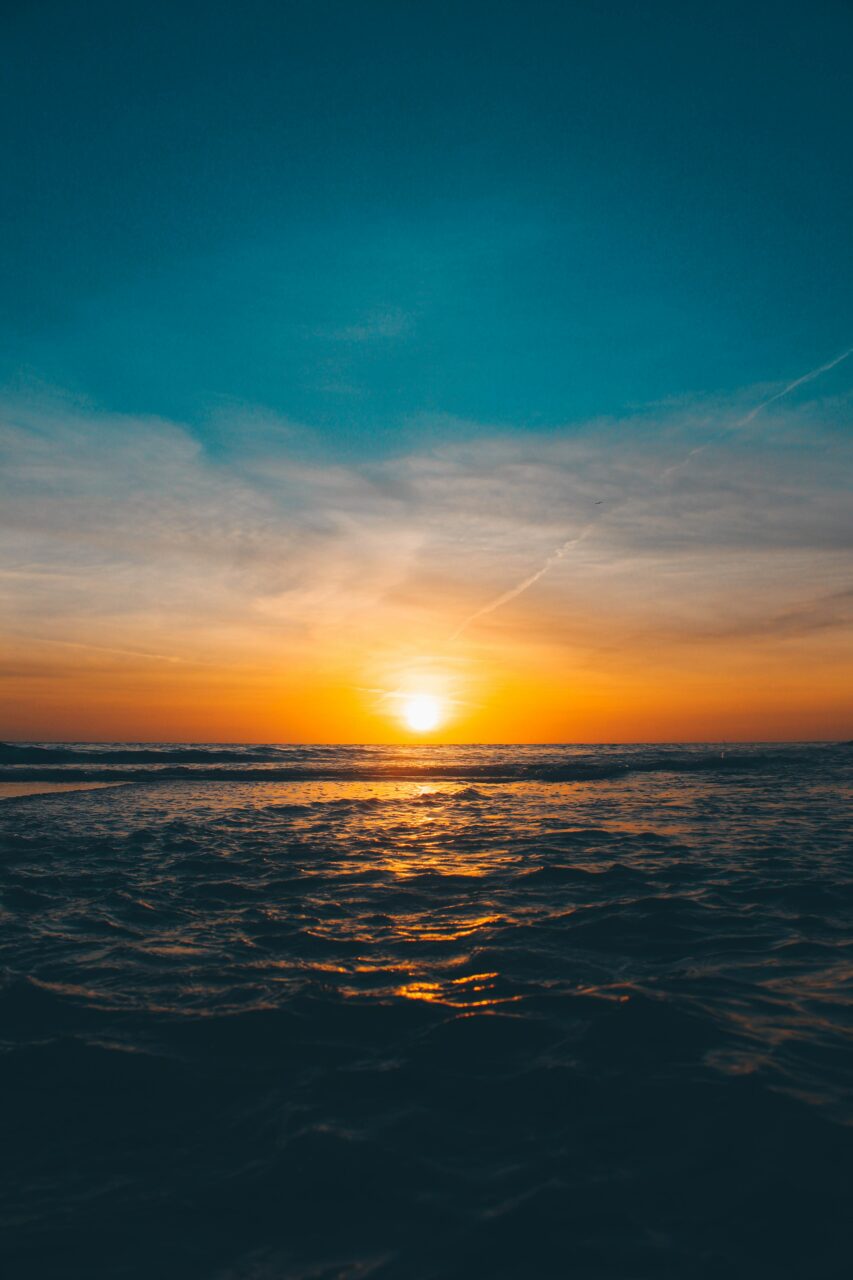 Golden Sunset Over Ocean Horizon Vibrant Gradient Wallpaper ...