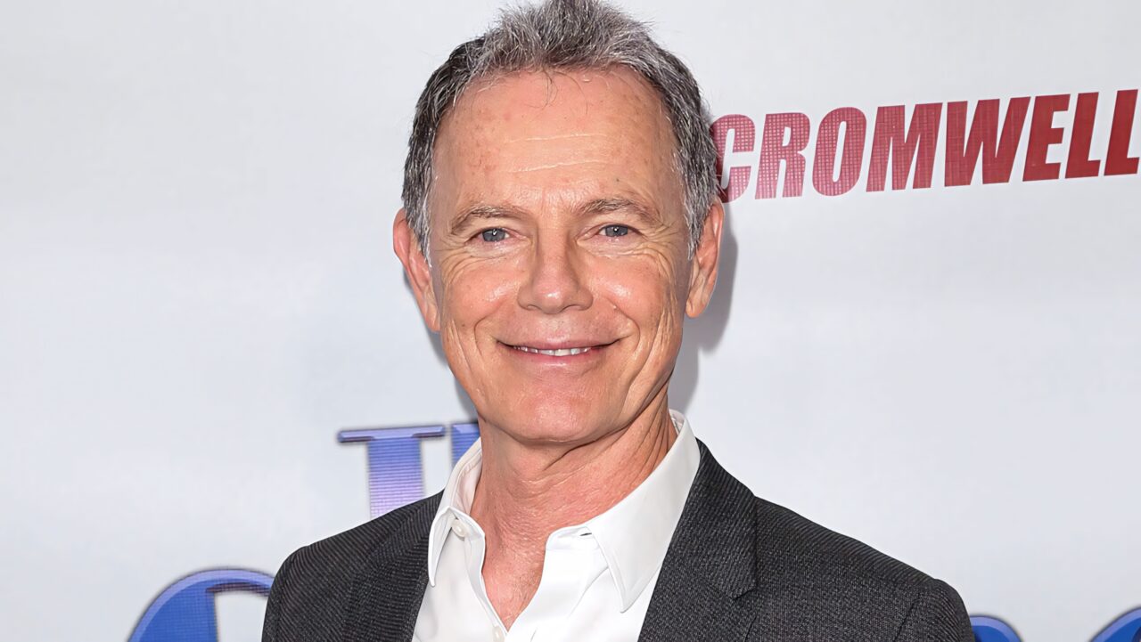 Bruce Greenwood Stylish Gray Suit Portrait Wallpaper | Background FREE ...