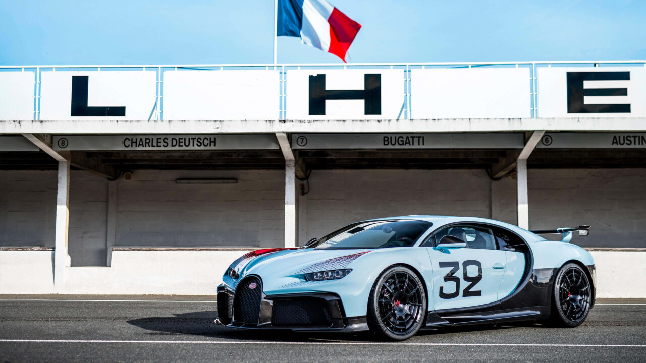 Bugatti Chiron Race Livery French Flag Track Wallpaper | Background ...