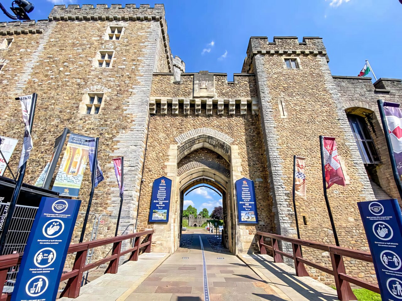 Cardiff Castle Main Gate Historic Stone Architecture Wallpaper ...