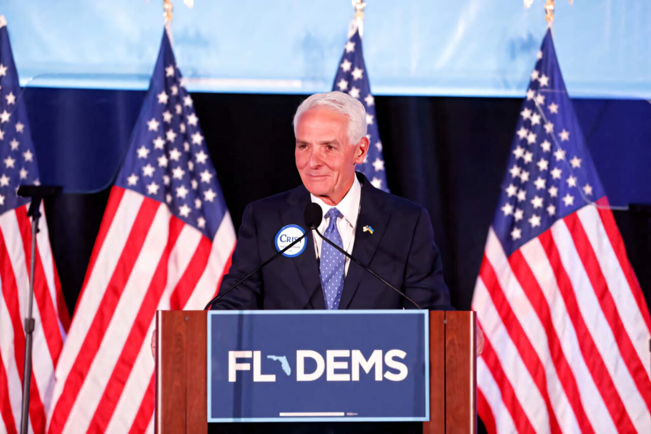 Charlie Crist Speaking at Florida DEMS Event Patriotic Wallpaper ...
