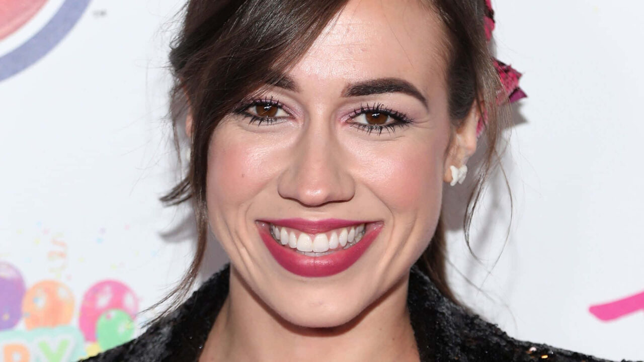 Colleen Ballinger Smiling Brightly Glossy Lips Wallpaper | Background ...