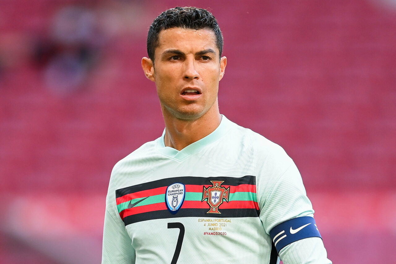 Legendary Cristiano Ronaldo CR7 Football Wallpaper | Background FREE ...