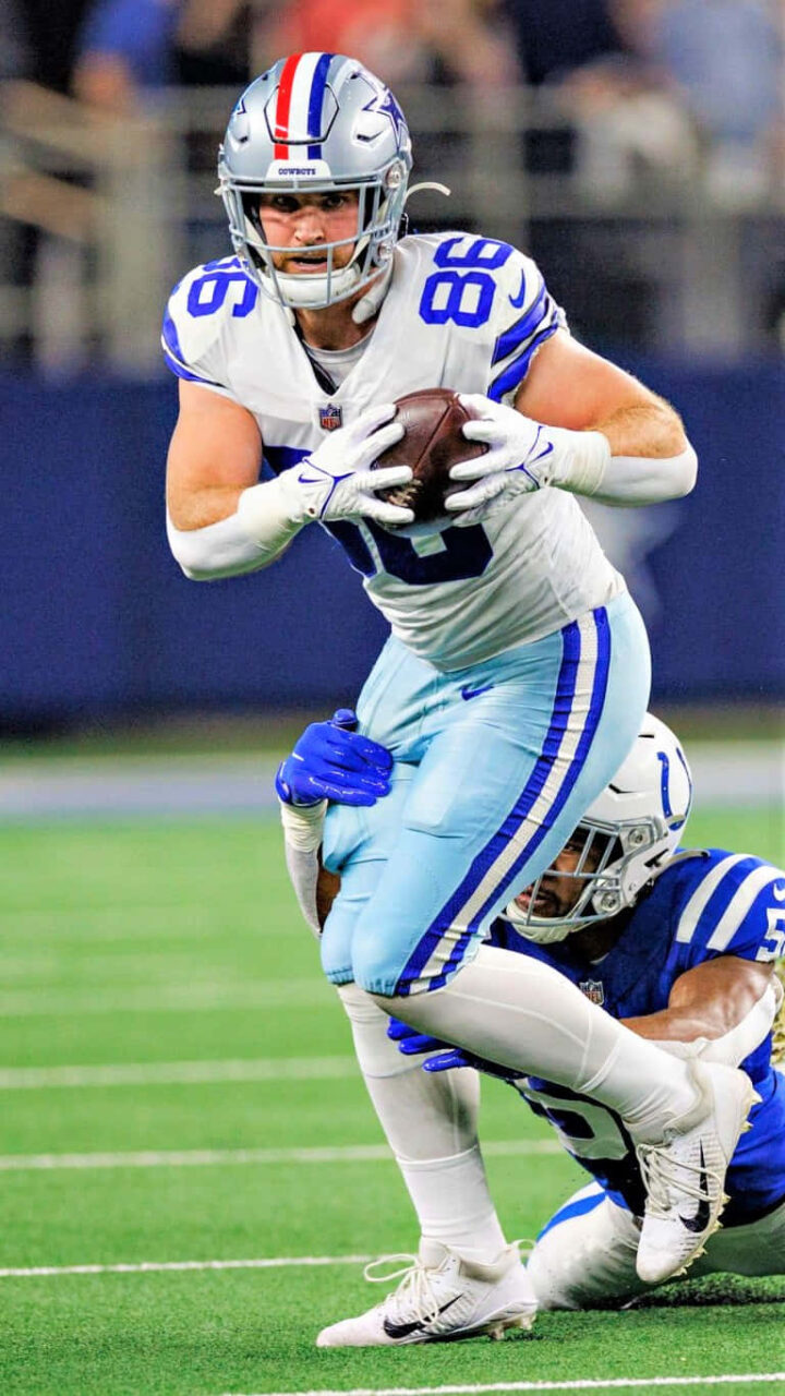 Dallas Cowboys Player Dodges Bobby Okereke Tackle Wallpaper ...