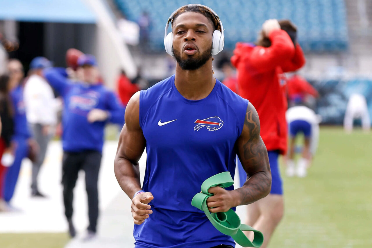Damar Hamlin Buffalo Bills Warmup Intense Focus Wallpaper | Background ...