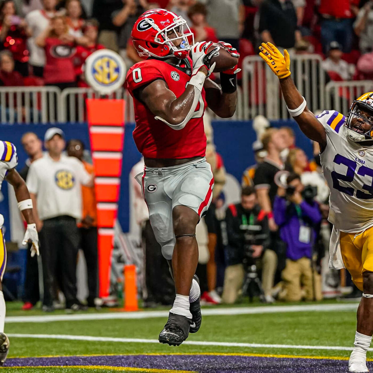 Darnell Washington Georgia Football Leaping Catch Wallpaper ...
