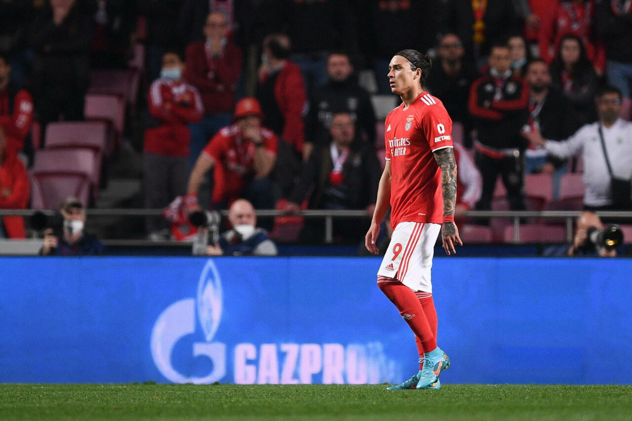 Darwin Núñez Benfica Focused Pose Stadium Lights Wallpaper | Background ...