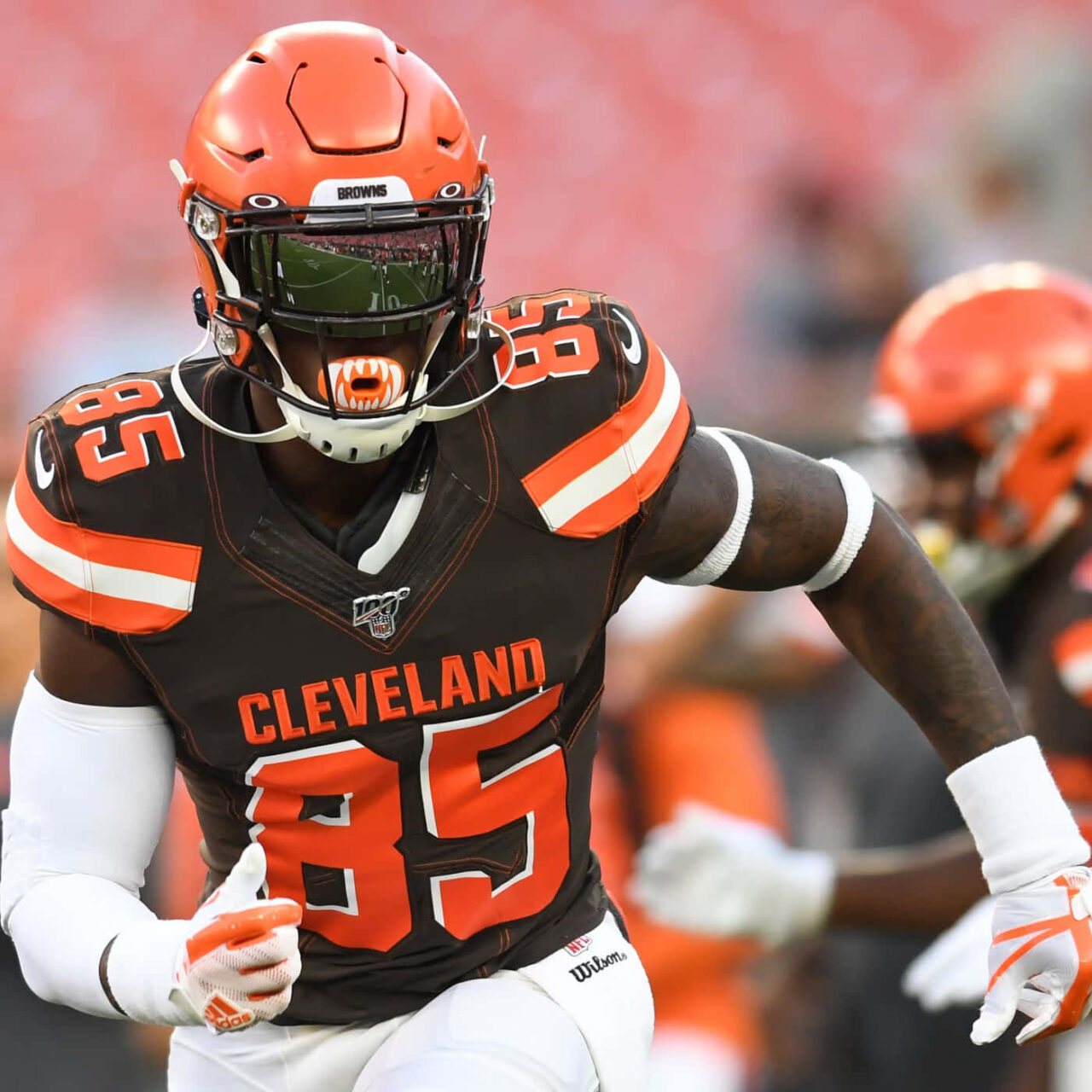 David Njoku Cleveland Browns Action Shot 85 Jersey Wallpaper ...