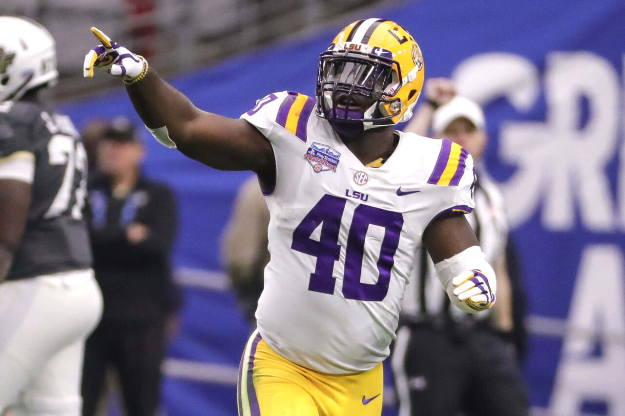 Devin White LSU Linebacker Celebration Purple Gold Wallpaper ...