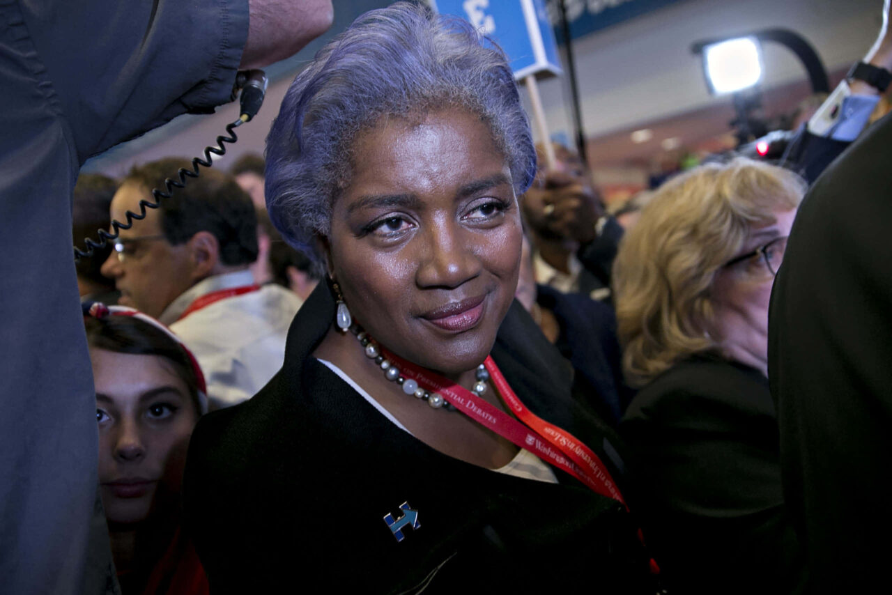 Donna Brazile Political Event Spotlight High-Resolution Wallpaper ...