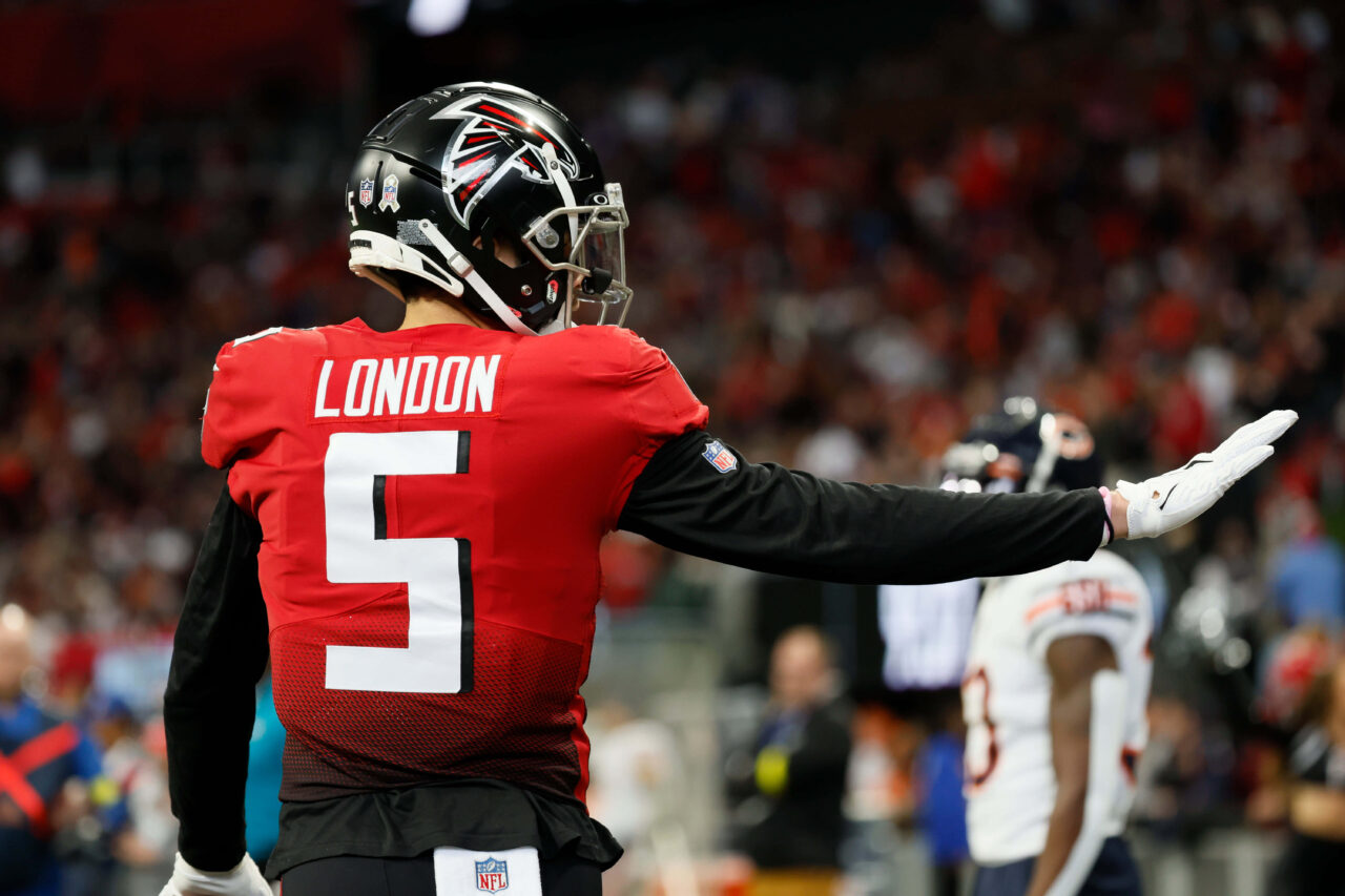 Drake London Falcons Jersey Number 5 Dynamic Wallpaper | Background ...