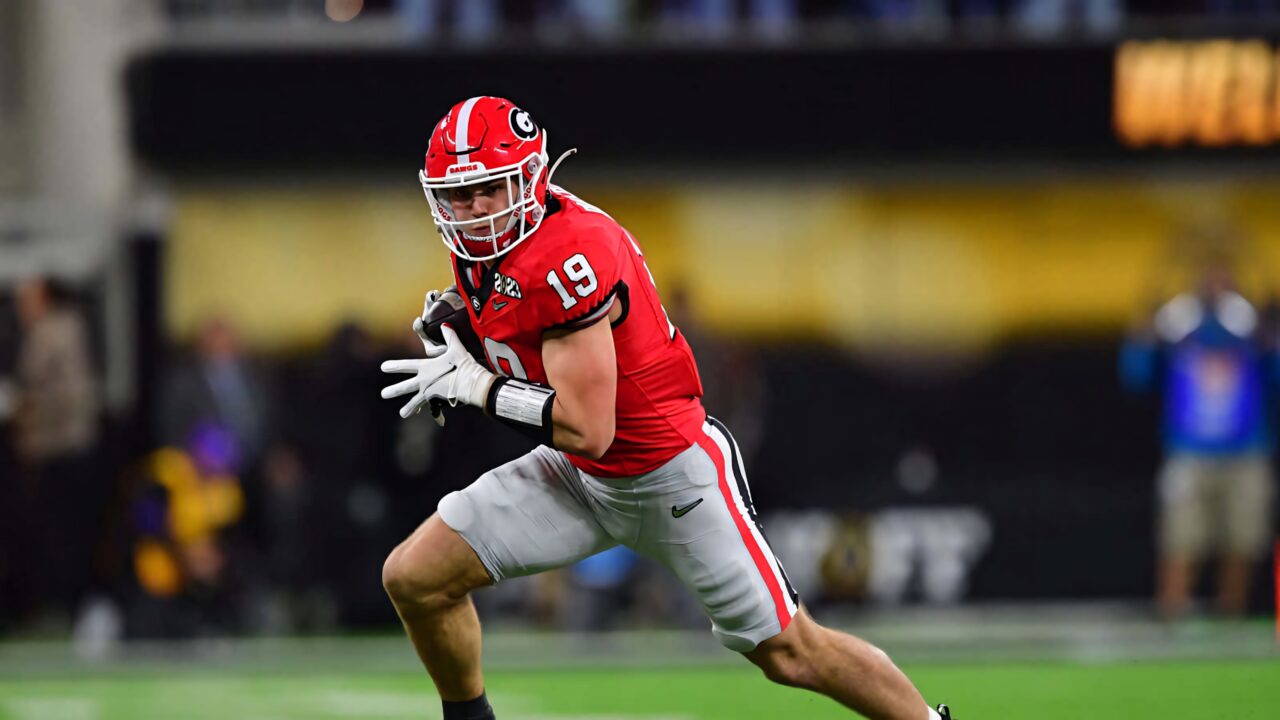 Brock Bowers Georgia Football Intense Action Wallpaper | Background ...