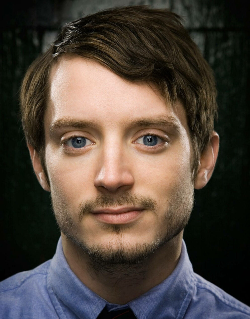 Elijah Wood Portrait Blue Eyes Soft Lighting Wallpaper | Background ...
