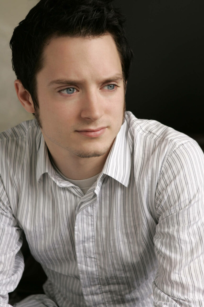 Elijah Wood Blue Eyes Soft Light Realism Portrait Wallpaper ...
