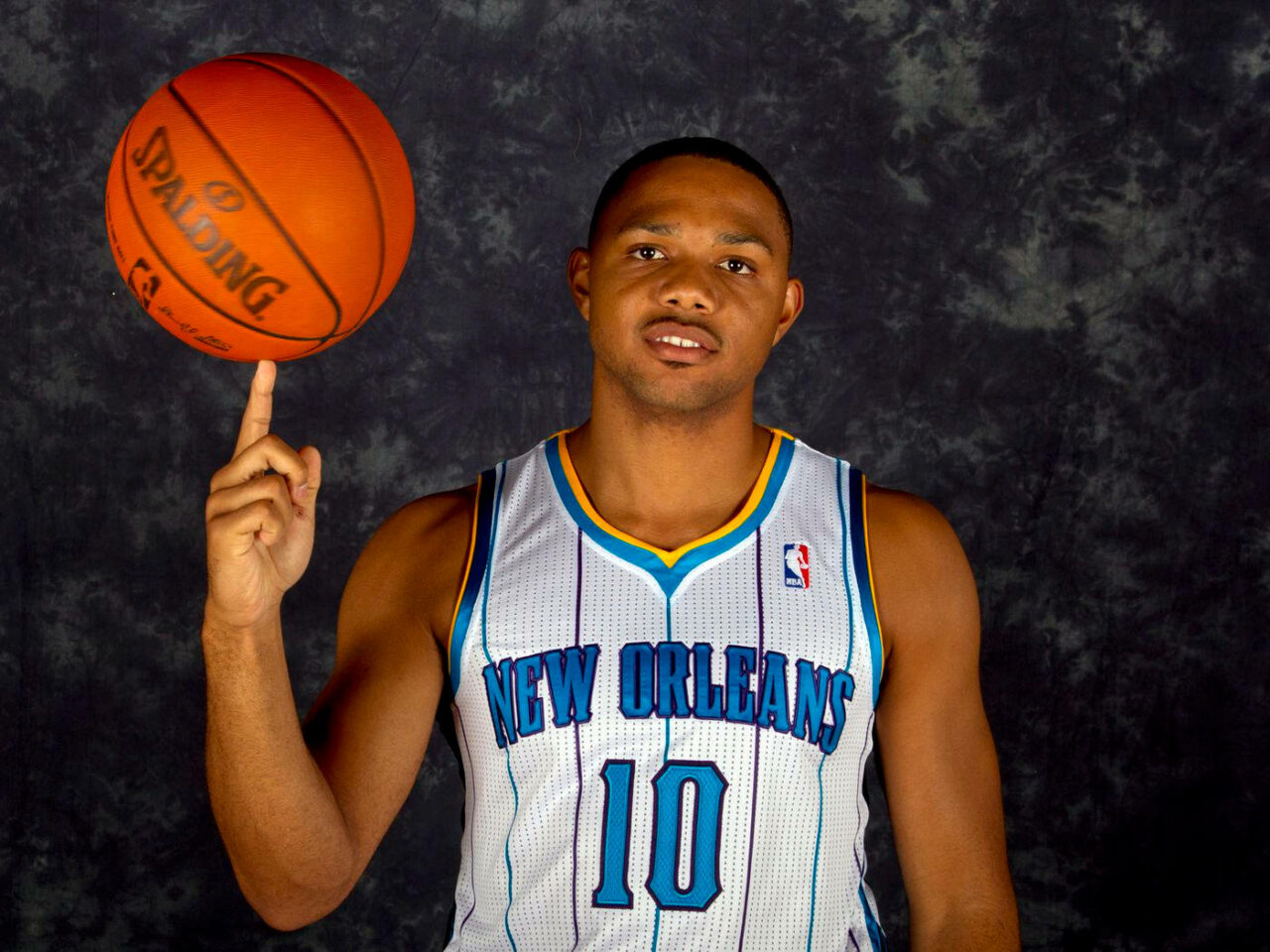 Eric Gordon New Orleans Hornets Basketball Spin Wallpaper | Background ...