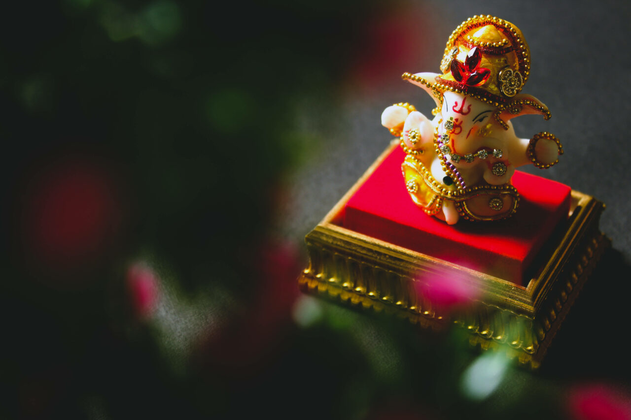 Divine Ganpati Bappa Statue Wallpaper | Background FREE Download ...