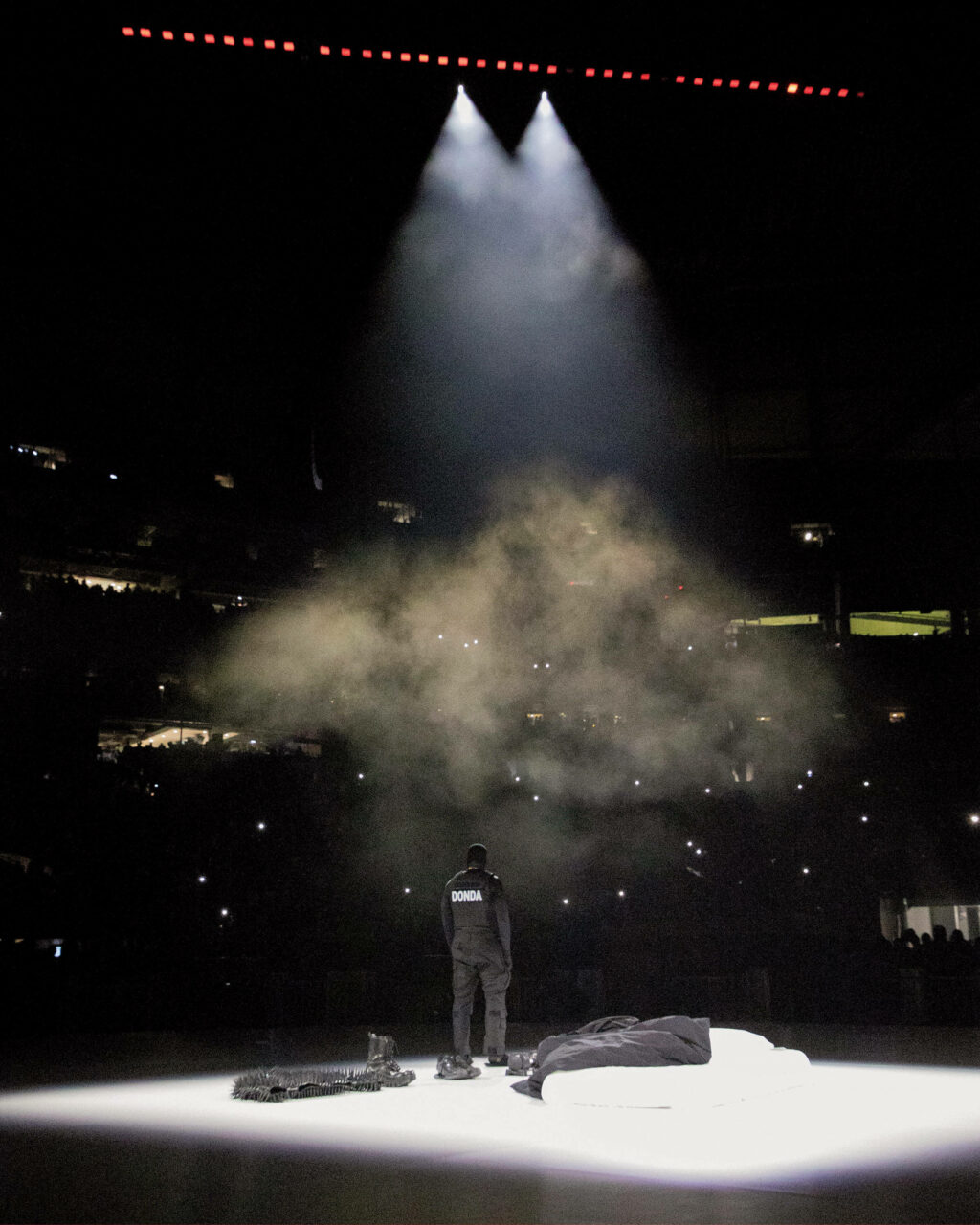 Dramatic Stage Performance by Kanye West Wallpaper | Background FREE ...