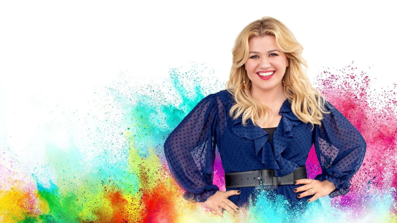 Kelly Clarkson Colorful Powder Splash Energetic Wallpaper | Background ...