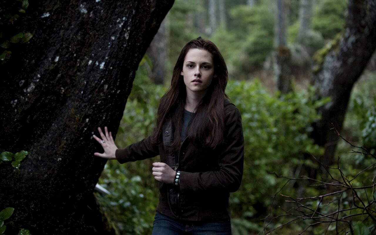 Kristen Stewart Mysterious Forest Look Dark Jacket Wallpaper ...