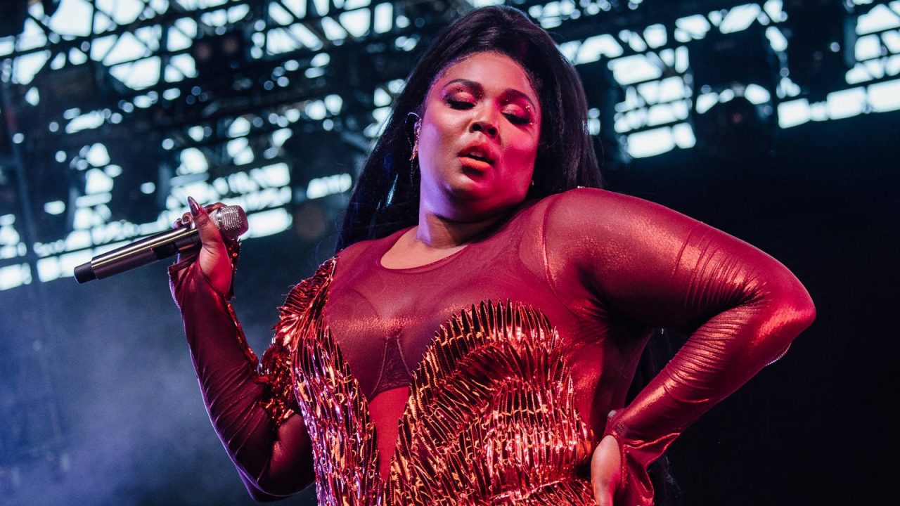Lizzo Metallic Red Outfit Live Concert Wallpaper | Background FREE ...
