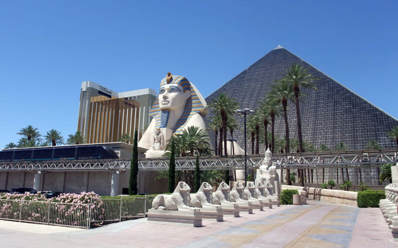 Luxor Hotel Las Vegas Pyramid and Sphinx Wallpaper | Background FREE ...