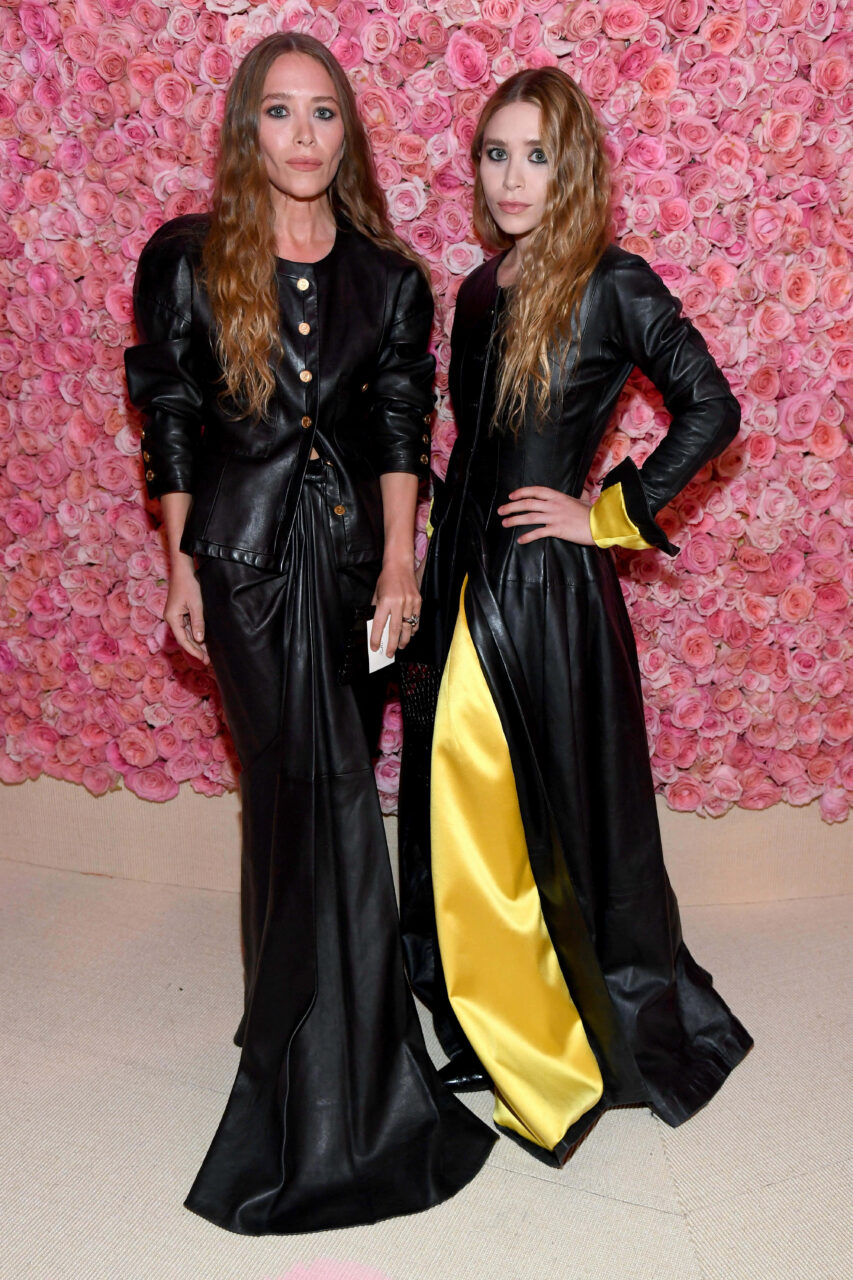 Mary-Kate and Ashley Olsen Leather Elegance Pink Roses Wallpaper ...