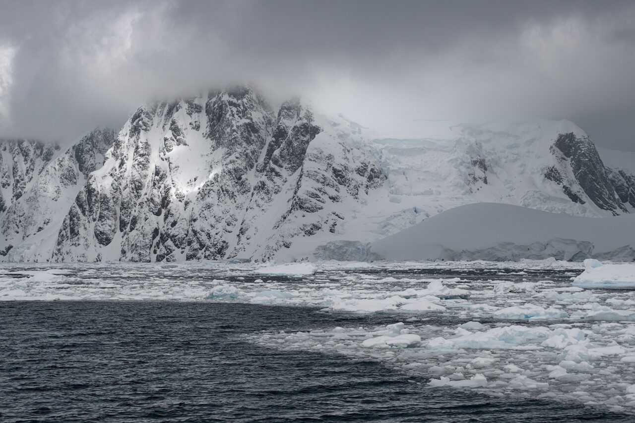 Misty Snowy Mountains and Ice Sea Remote Landscape Wallpaper ...