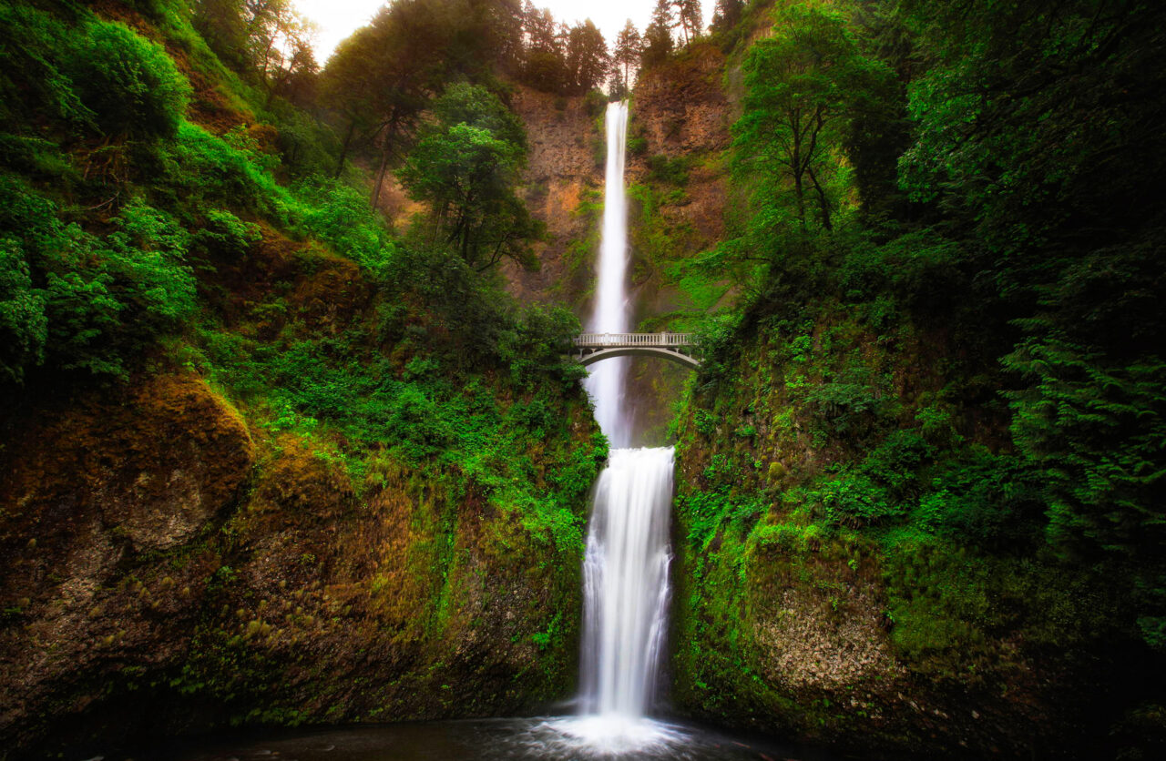 Multnomah Falls Oregon Scenic Waterfall and Bridge Wallpaper ...