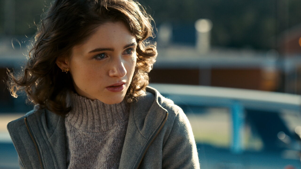 Natalia Dyer as Nancy in Stranger Things Season 2 Wallpaper ...