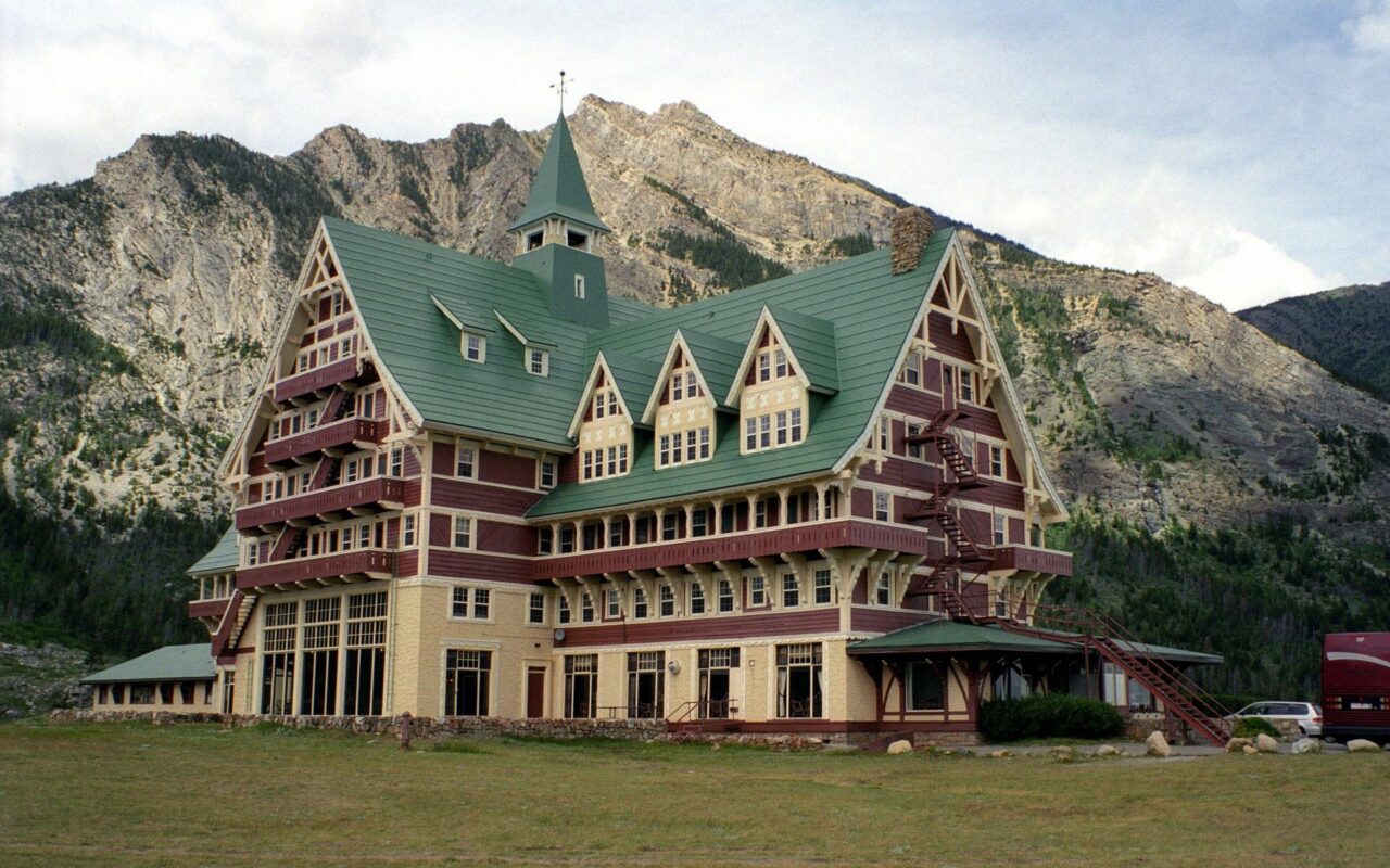 Charming Canadian House Surrounded by Majestic Mountains Wallpaper ...