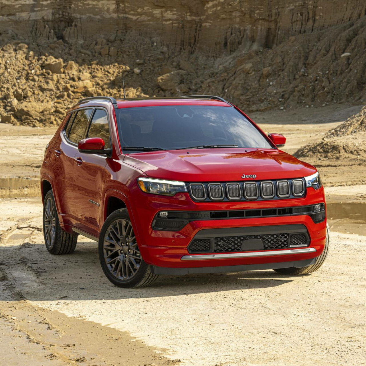 Red Jeep Compass Desert Adventure Bold Design Wallpaper | Background ...
