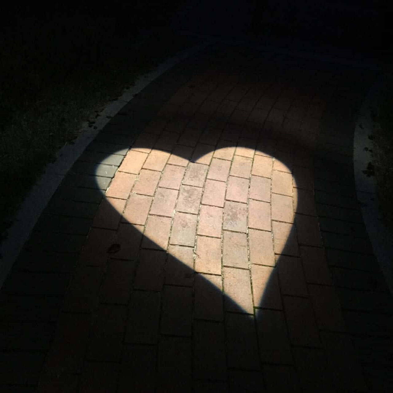 Heart Shadow Romance Wallpaper | Background FREE Download - Vulplex.com