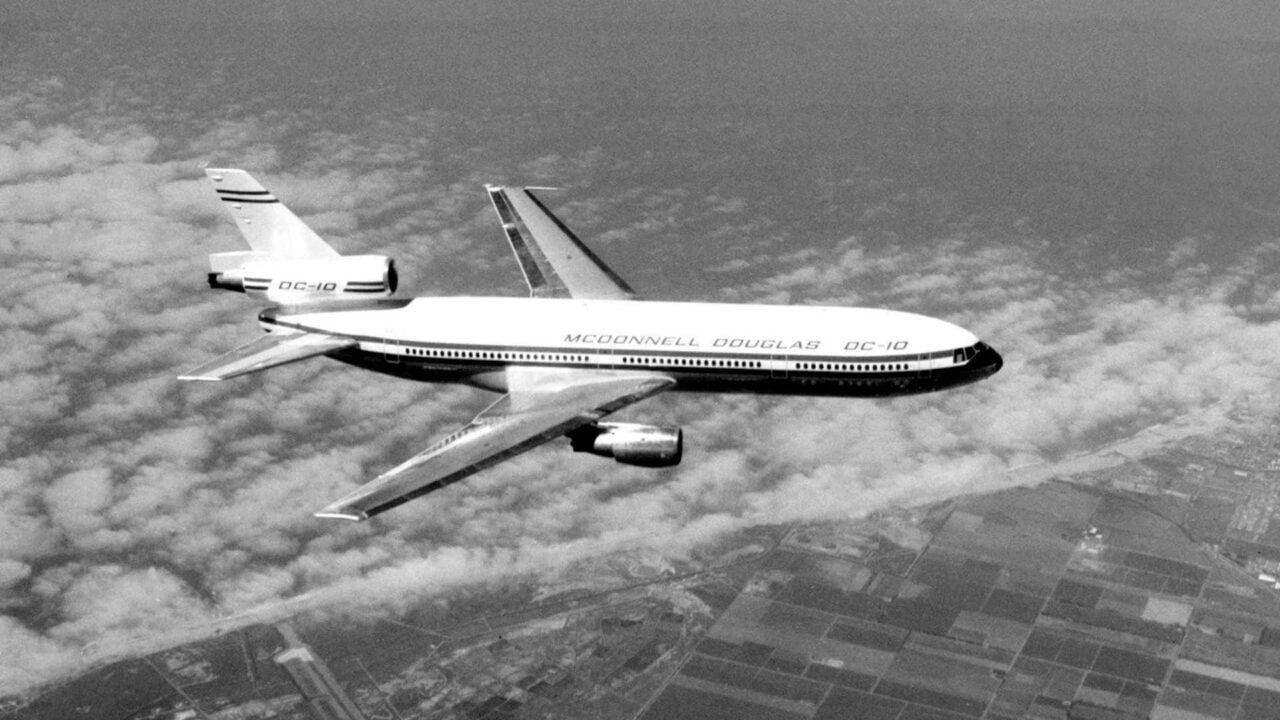 747 Flying High Above Ocean - Wallpaper | Background FREE Download ...