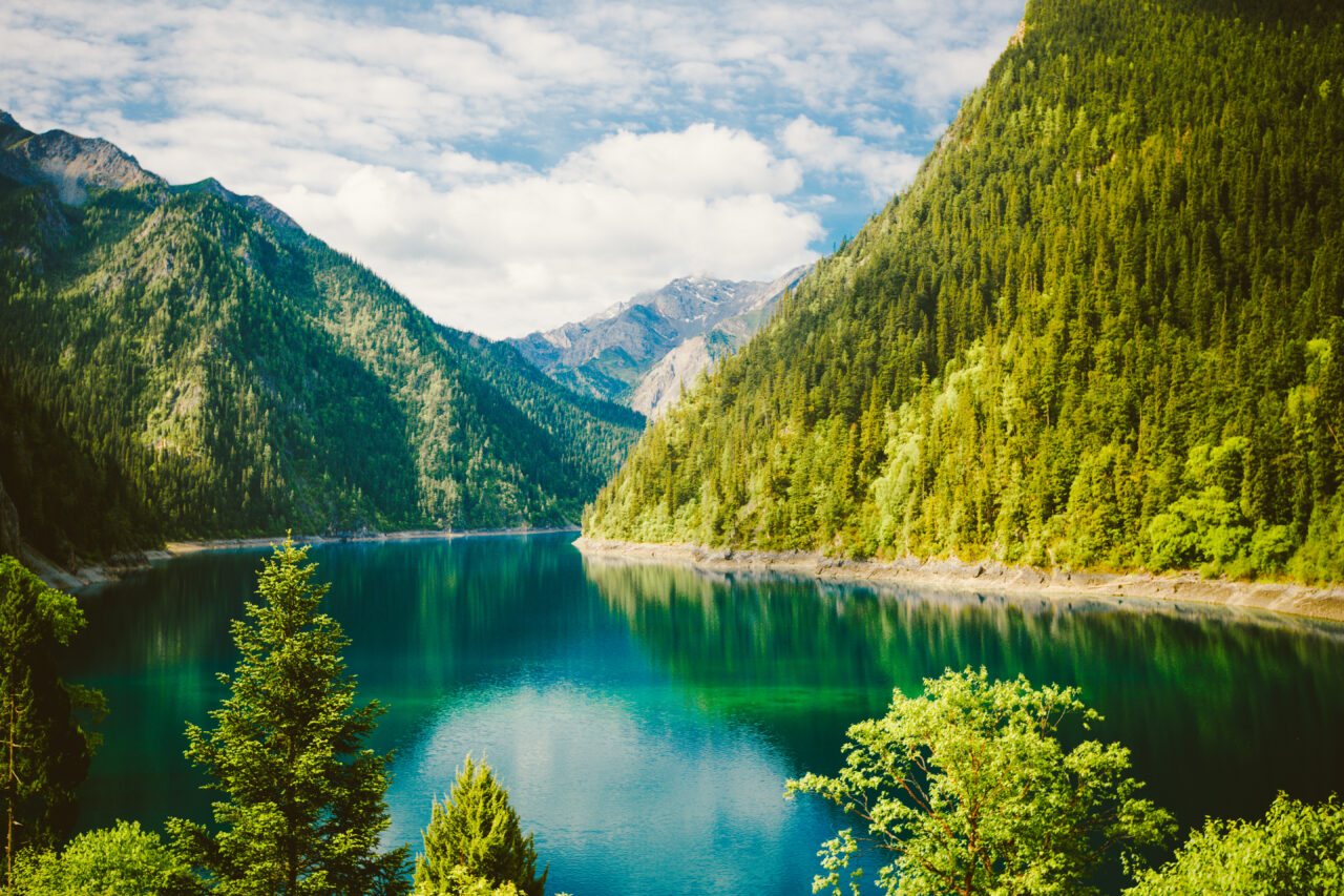 Crystal Clear Lake and Mountain Forests Nature Wallpaper | Background ...