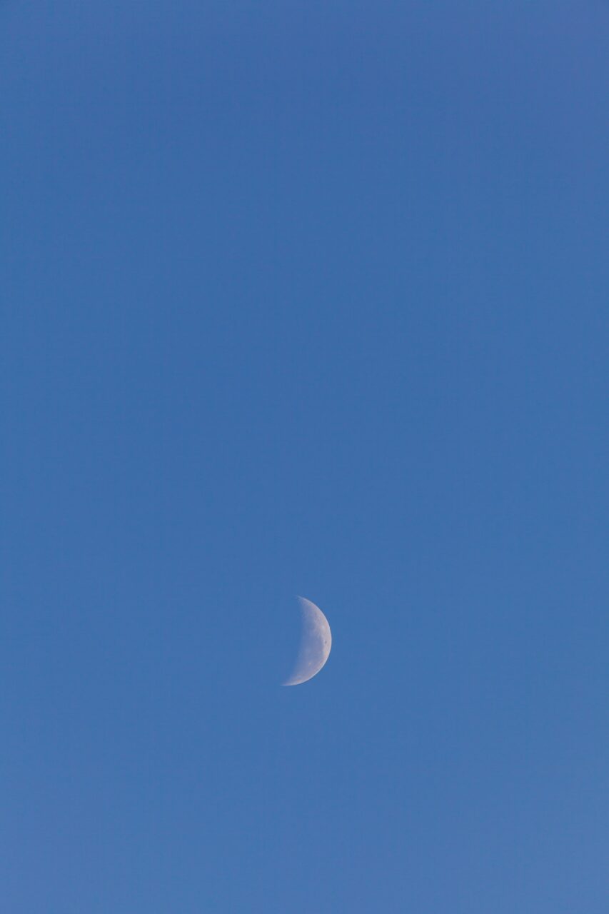 Serene Crescent Moon Dusk Sky Minimalist Wallpaper | Background FREE ...
