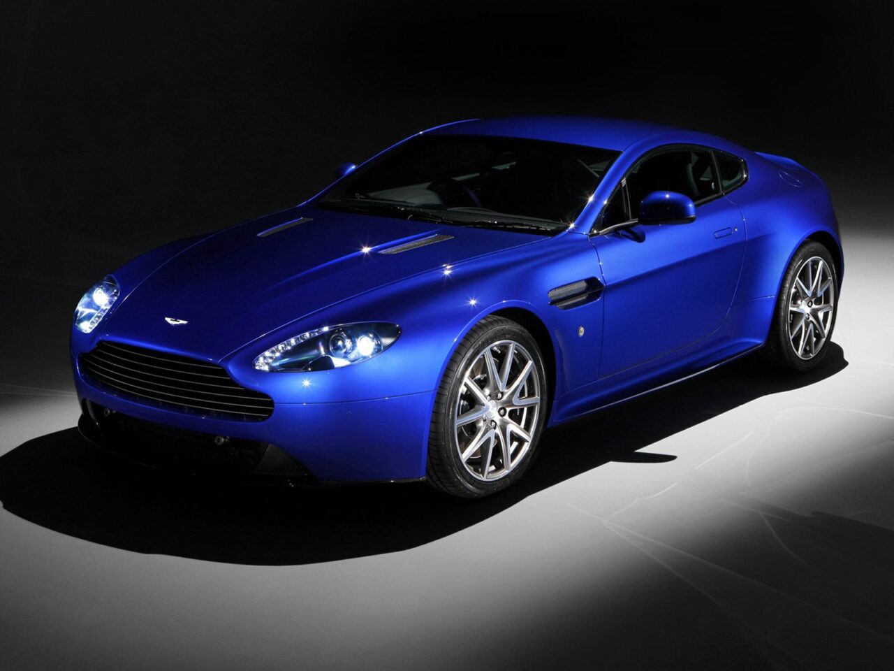 Elegant Blue Aston Martin V8 Vantage Wallpaper | Background FREE ...