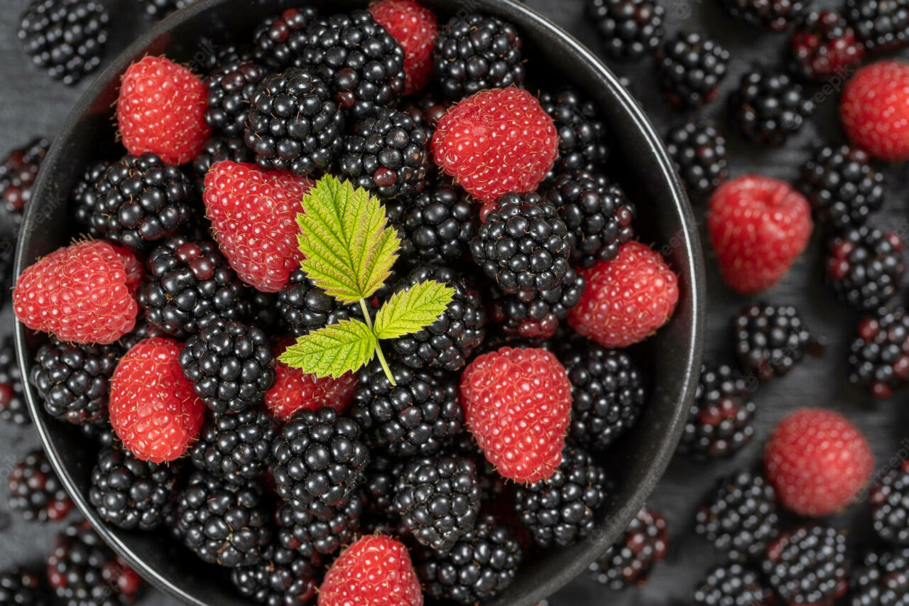 Vibrant Boysenberry Hybrid Ripe Fruit Close-Up Wallpaper | Background ...