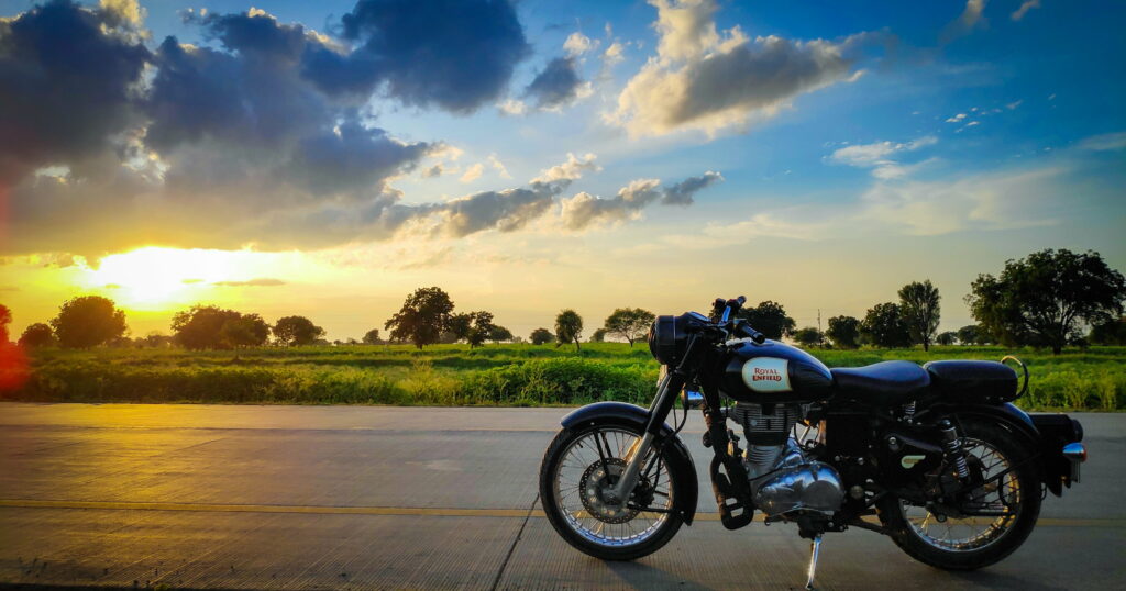 20+ Royal Enfield Wallpapers | Backgrounds (HD+) - Vulplex.com